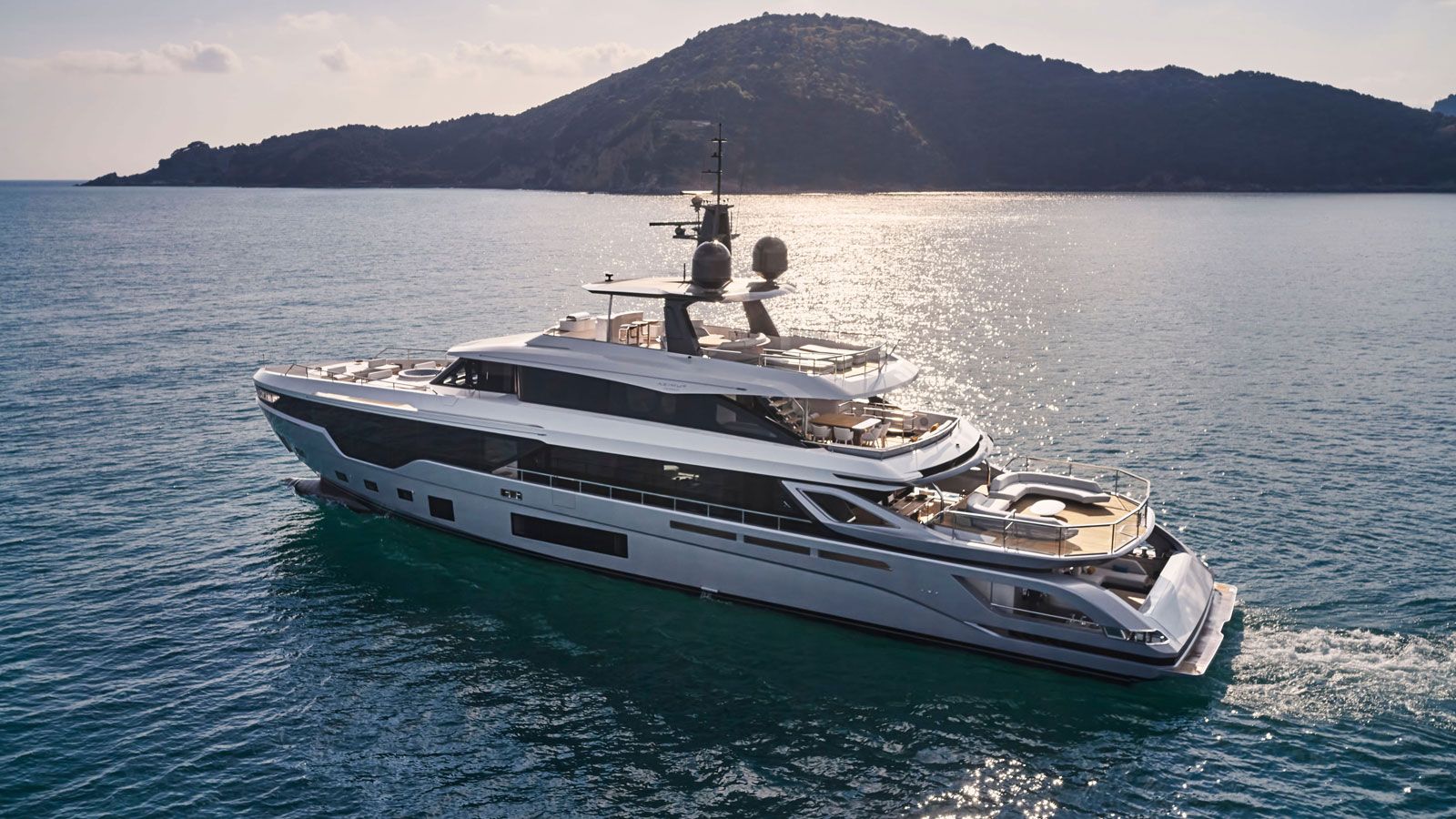 Azimut enters exclusive UK dealership arrangement with Bates Wharf Marine